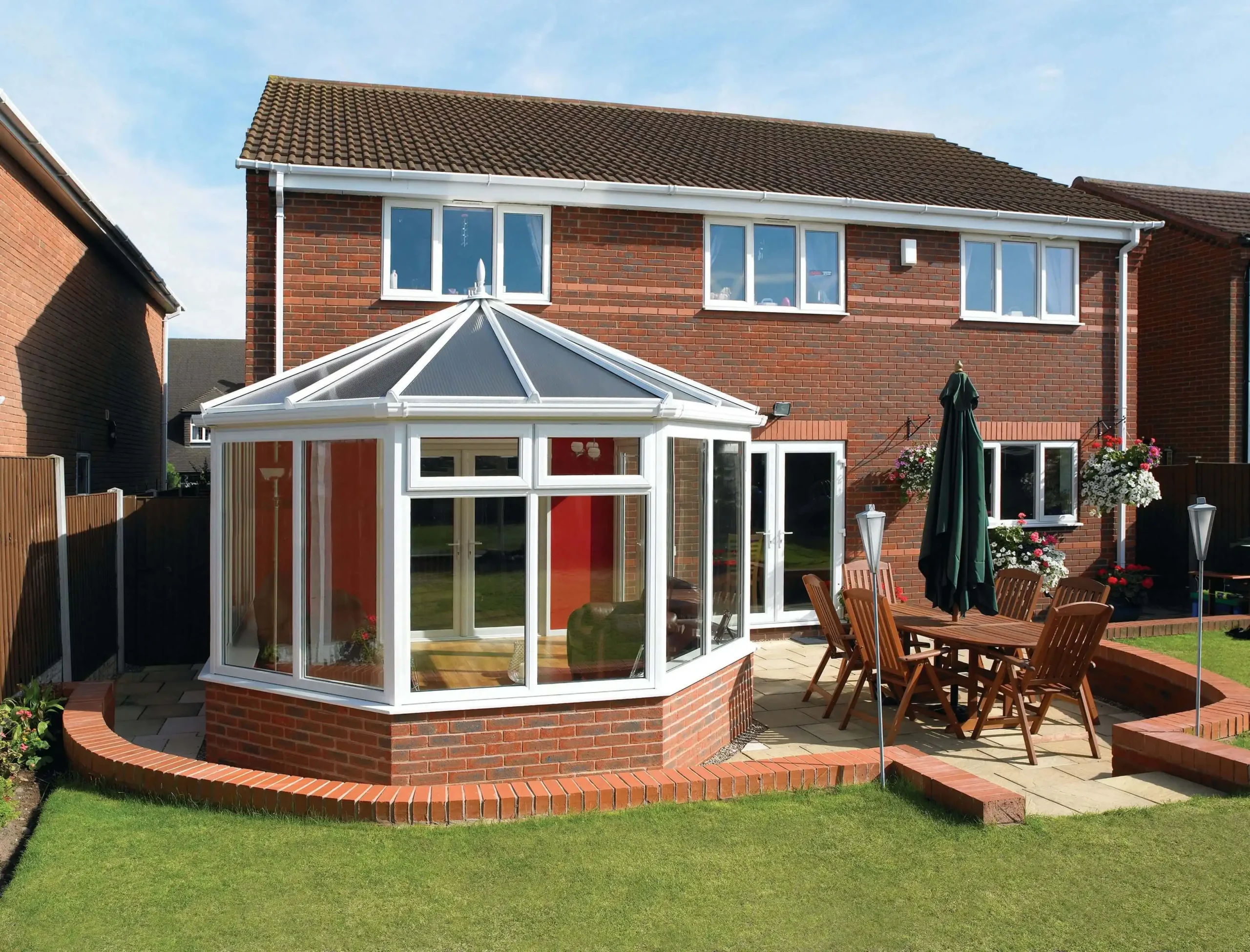 Slim Pillars Living Spaces | Modern Extensions
